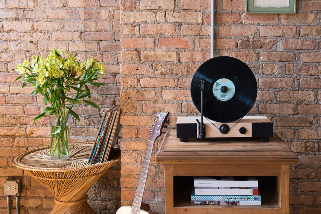 Floating Record™ Vertical Turntable | The Coolector
