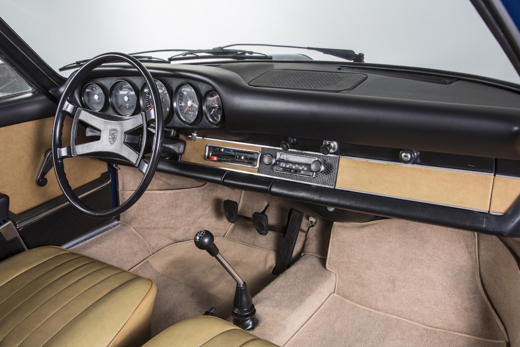 Porsche Classic Radio and Dashboard | The Coolector