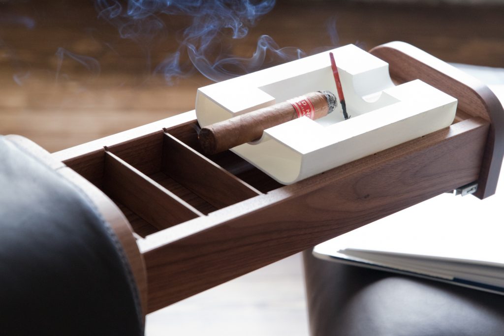 El Purista Smoking Chair | The Coolector