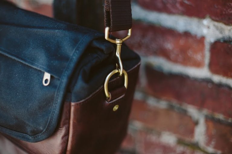 Black Anchor Camera Bag | The Coolector