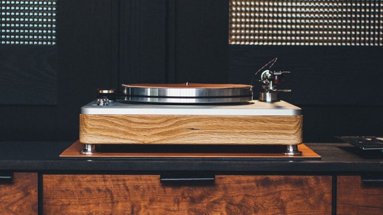 Shinola Runwell Turntable | The Coolector