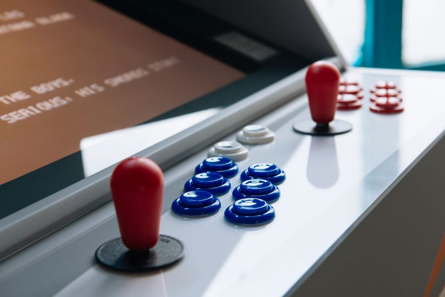 S-T-O-A Modern Arcade Cabinets | The Coolector
