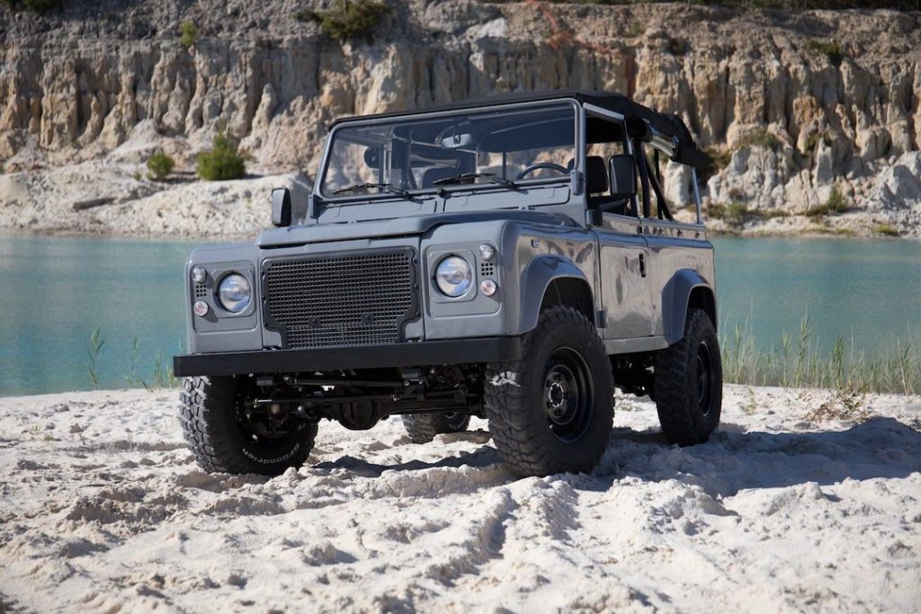 Cool & Vintage Nardo Grey Land Rover D90 | The Coolector