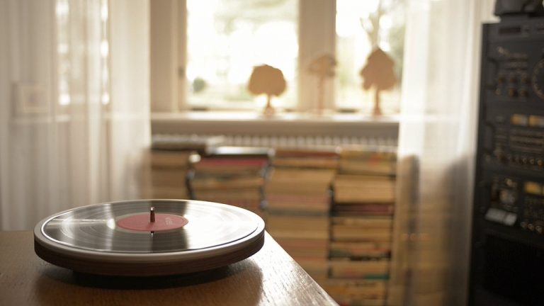 Wheel Vinyl Record Player | The Coolector