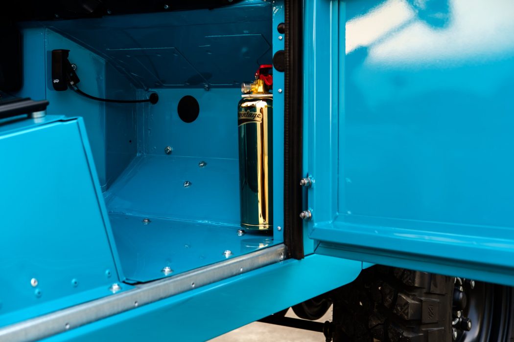 Cool N Vintage Light Blue Land Rover | The Coolector