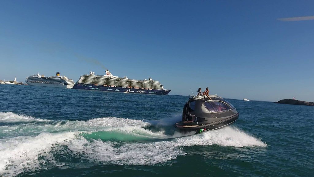 Jet Capsule Yacht | The Coolector