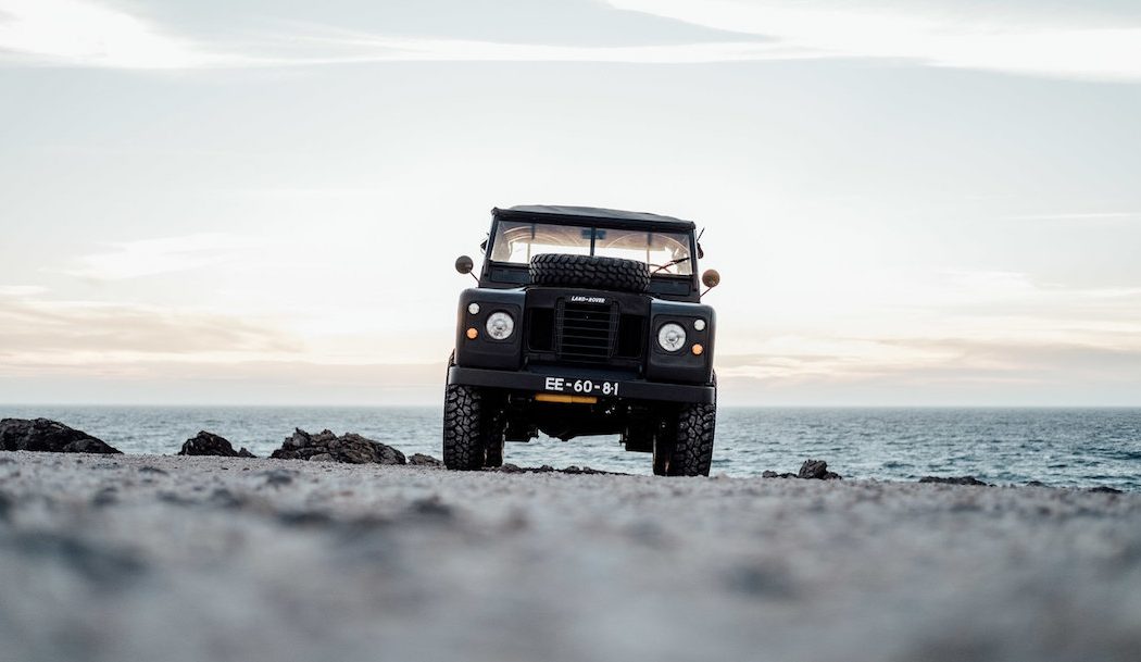 Cool & Vintage Black 1979 Land Rover | The Coolector