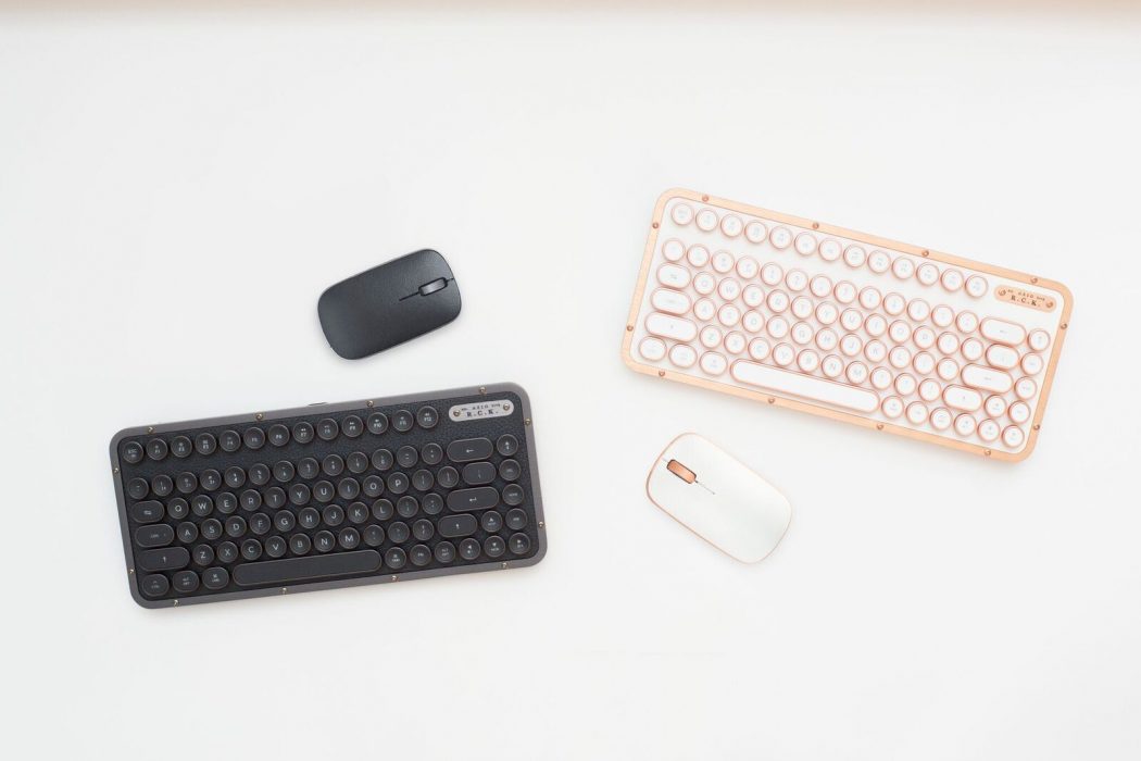 Azio Retro Classic Keyboard | The Coolector