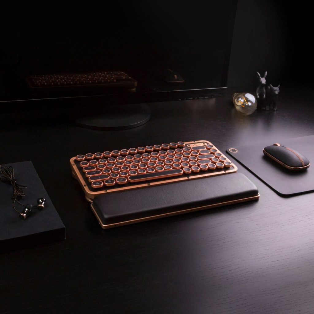 Azio Retro Classic Keyboard | The Coolector