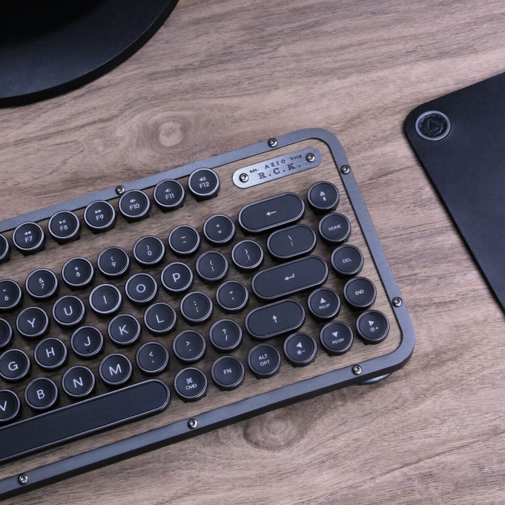 Azio Retro Classic Keyboard | The Coolector