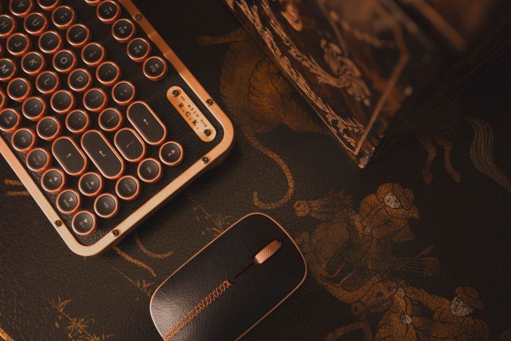 Azio Retro Classic Keyboard | The Coolector