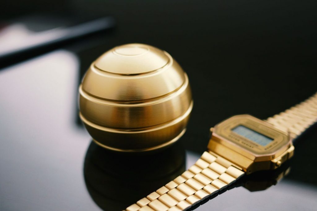 MEZMOGLOBE Kinetic Desk Toy | The Coolector