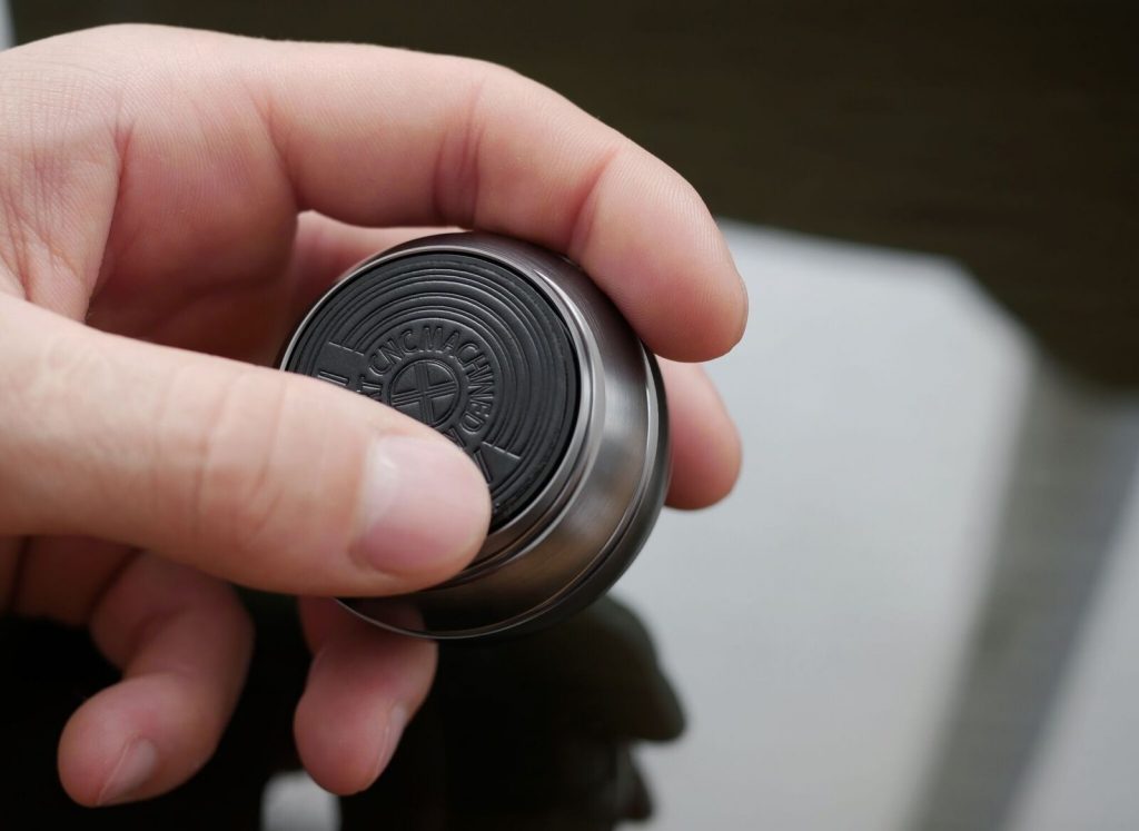 MEZMOGLOBE Kinetic Desk Toy | The Coolector