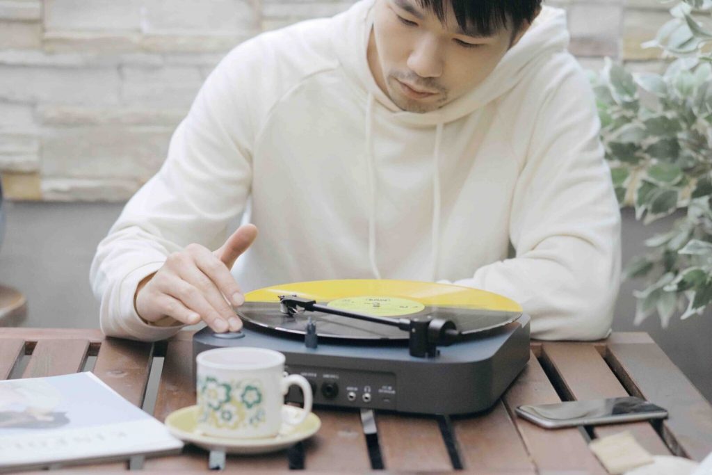 OMNI Portable Turntable | The Coolector