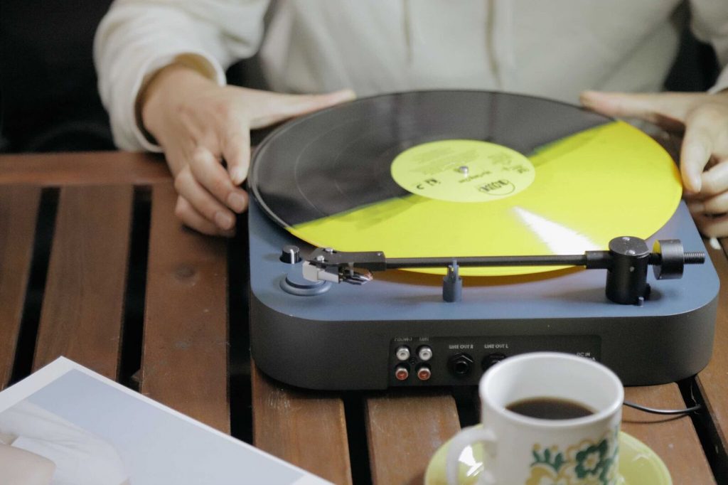 OMNI Portable Turntable | The Coolector