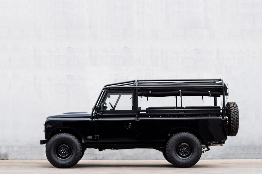 Cool & Vintage 1983 Blacked Out Defender | The Coolector