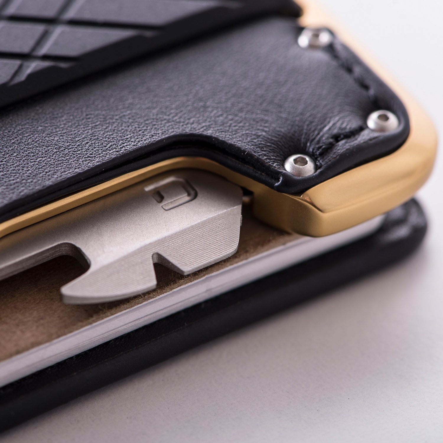 Dango 007 Goldfinger Wallet | The Coolector