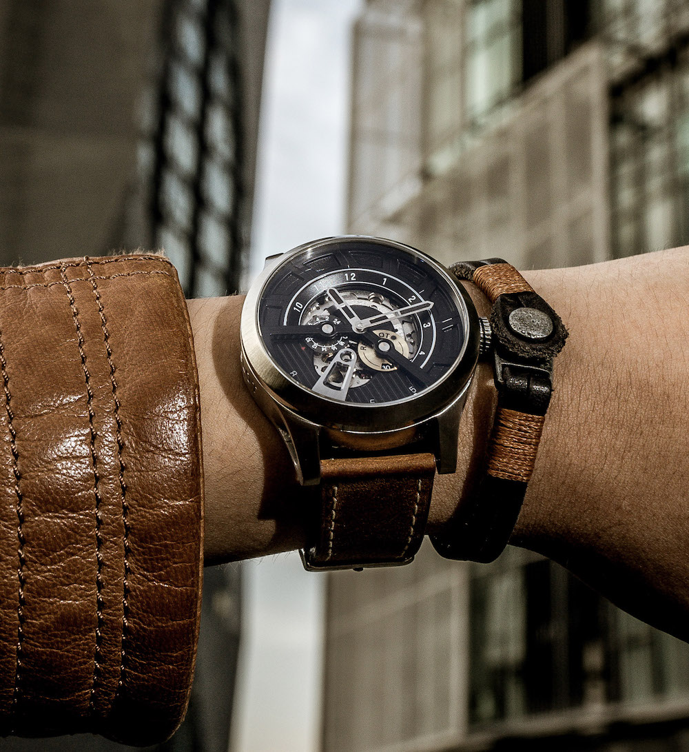 Revelot Retro-Futuristic Automatic Watch | The Coolector