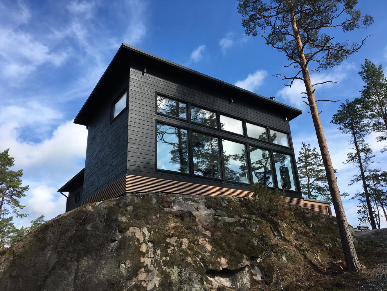 House on the Rocks | The Coolector