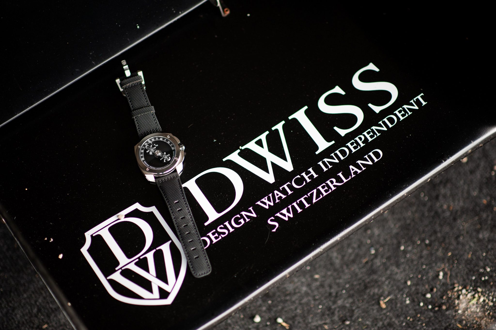 DWISS Wandering Hours Watch | The Coolector