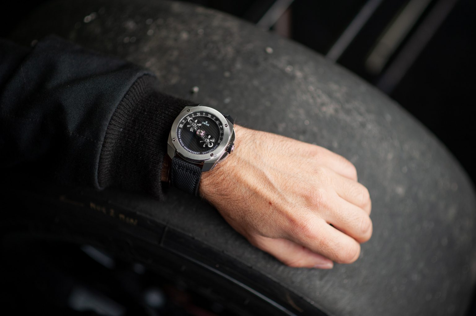 DWISS Wandering Hours Watch | The Coolector