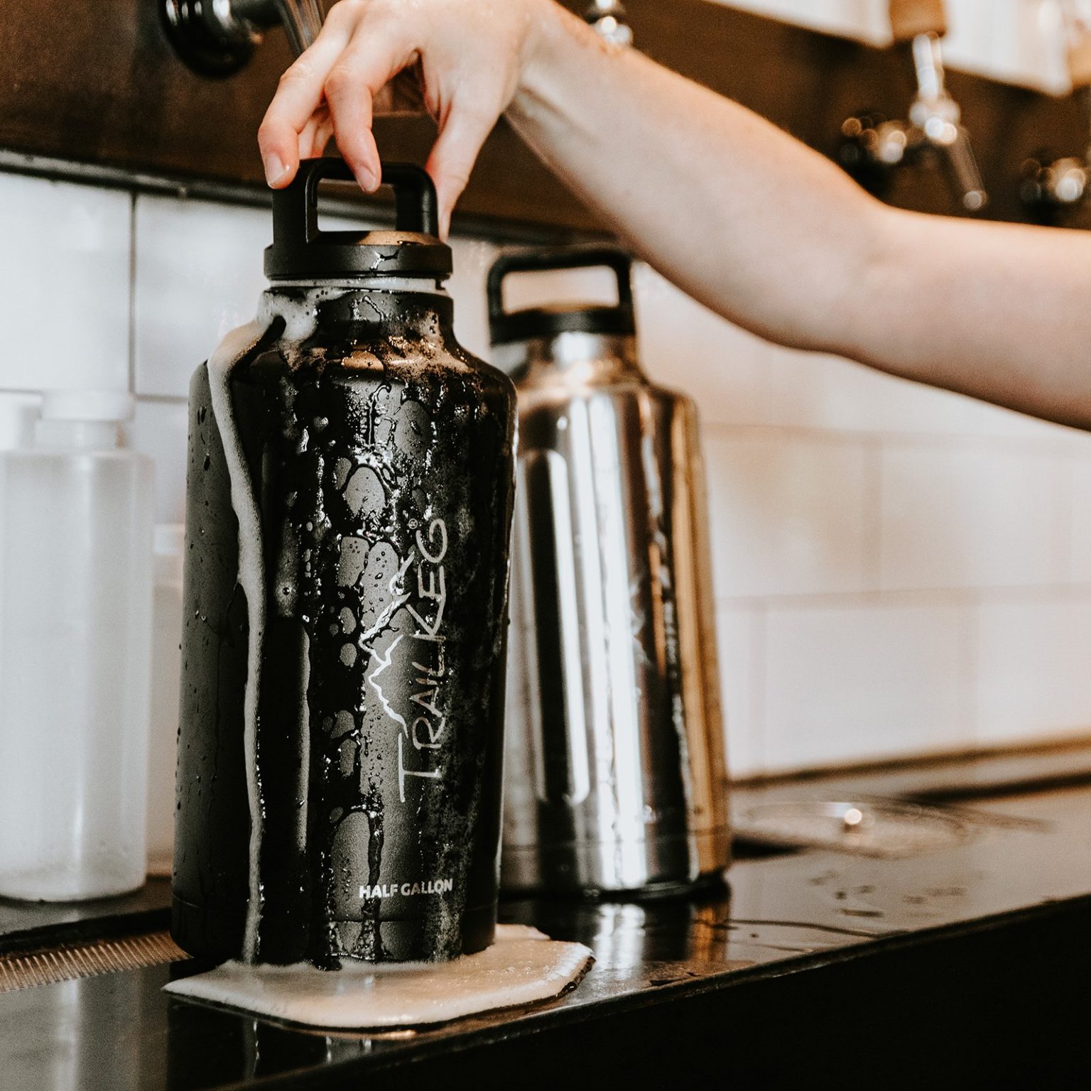 5 of the Best Growlers for Craft Beer Fans | The Coolector