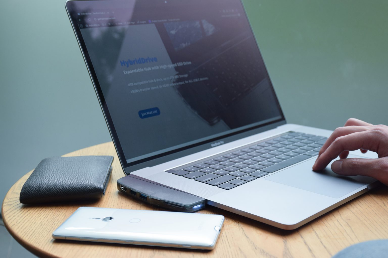 HybridDrive – Expandable Storage Hub with Fast SSD | The Coolector