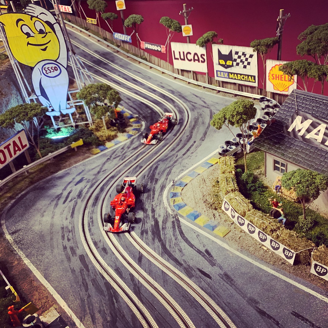 Slot Mods Raceways Globo Rojo Racetrack | The Coolector