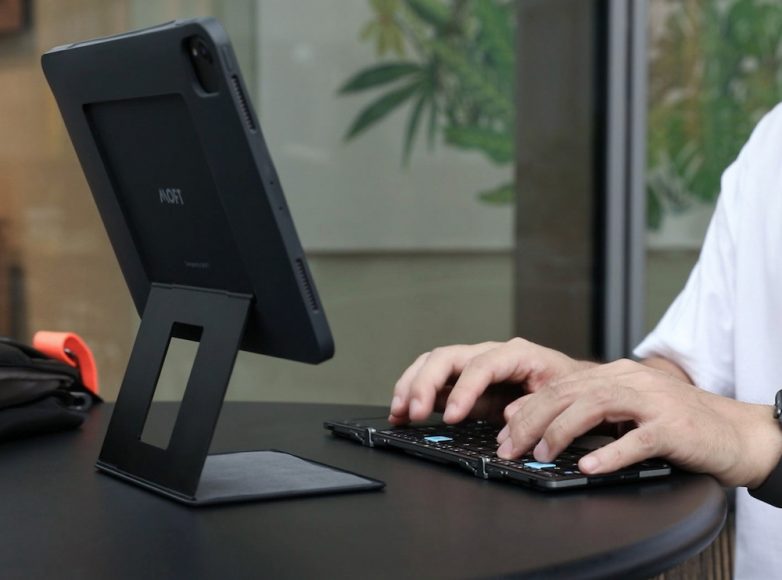 MOFT Float Stand | The Coolector