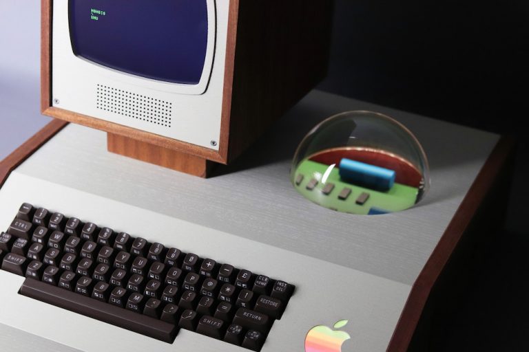 Love Hultén Aple Apple 1 Display Case | The Coolector