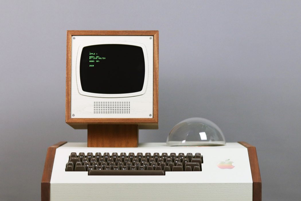 Love Hultén Aple Apple 1 Display Case | The Coolector