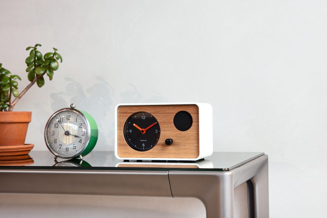 OneClock Minimalist Analog Timepiece | The Coolector