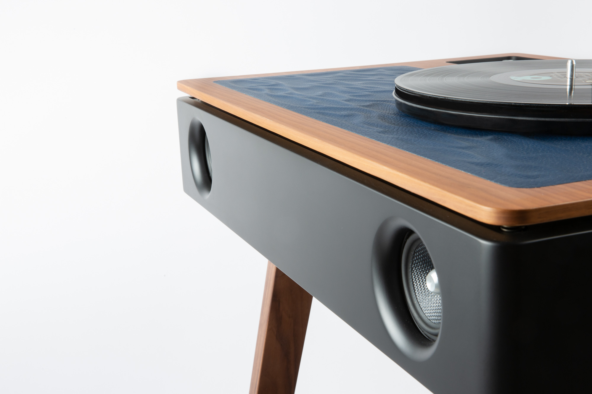 La Boite Concept SupaKitch Edition LX Turntable | The Coolector