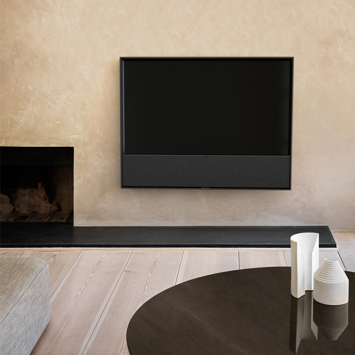 Bang & Olufsen Beovision Contour 55” Television | The Coolector