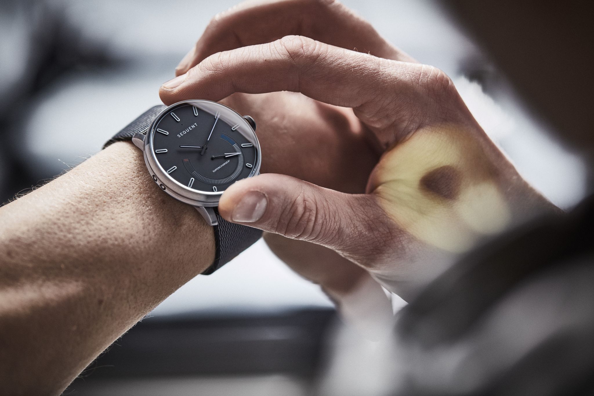 Sequent Titanium Elektron Smart Self-Charging Watch | The Coolector