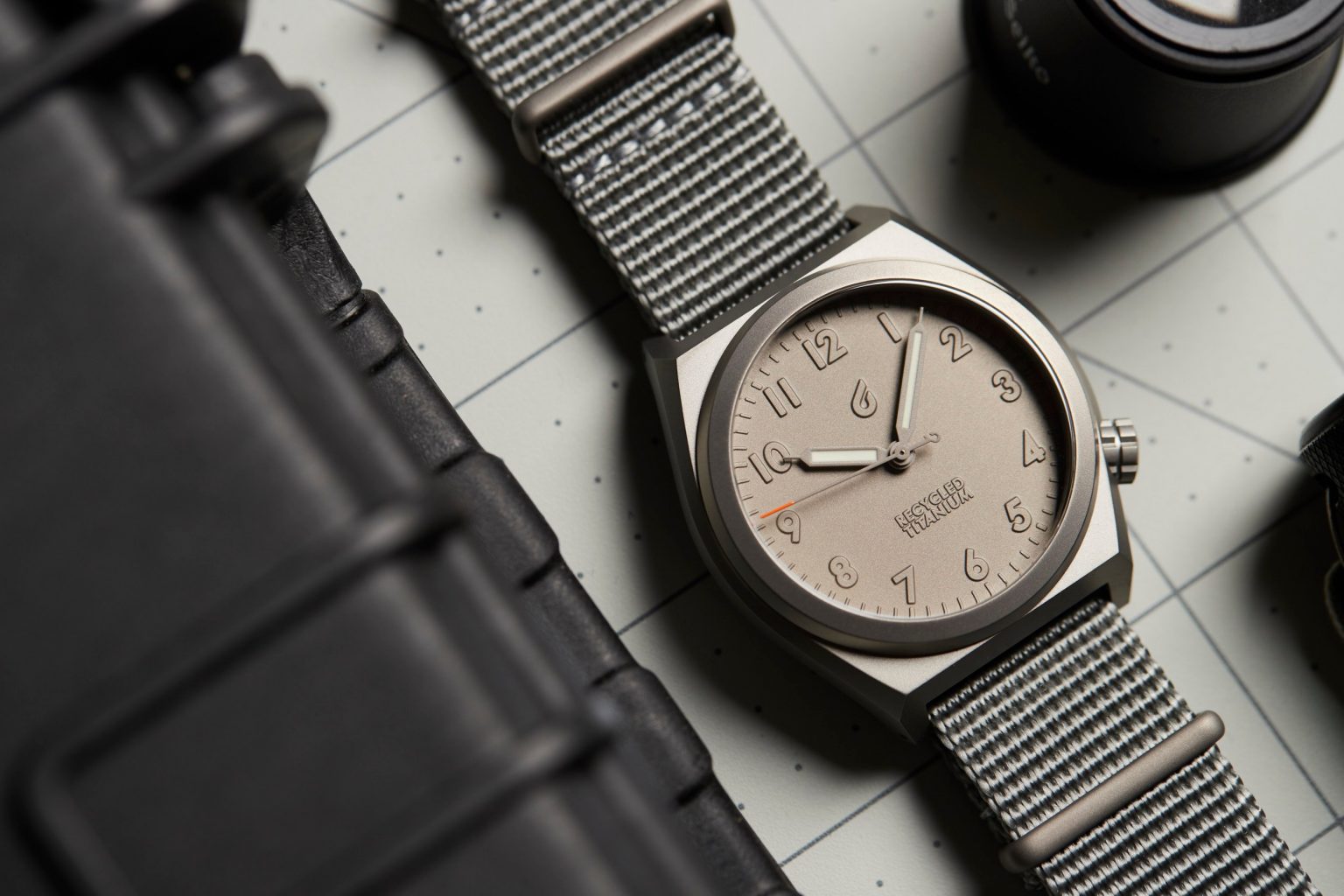 Boldr Venture Earth Watch | The Coolector