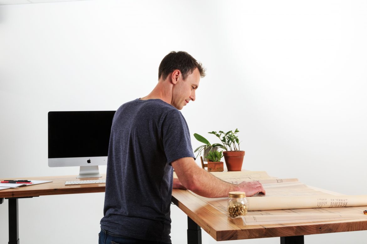 UpDown Desk PRO Series Standing Desks | The Coolector