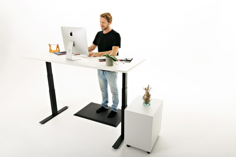 UpDown Desk PRO Series Standing Desks | The Coolector