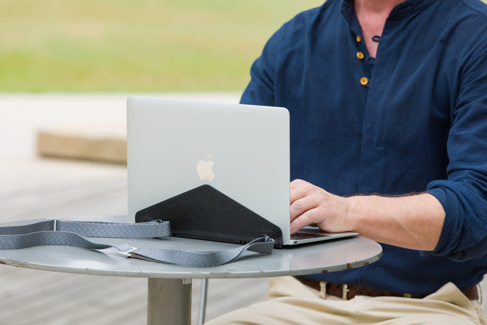 The Laptop Strap | The Coolector