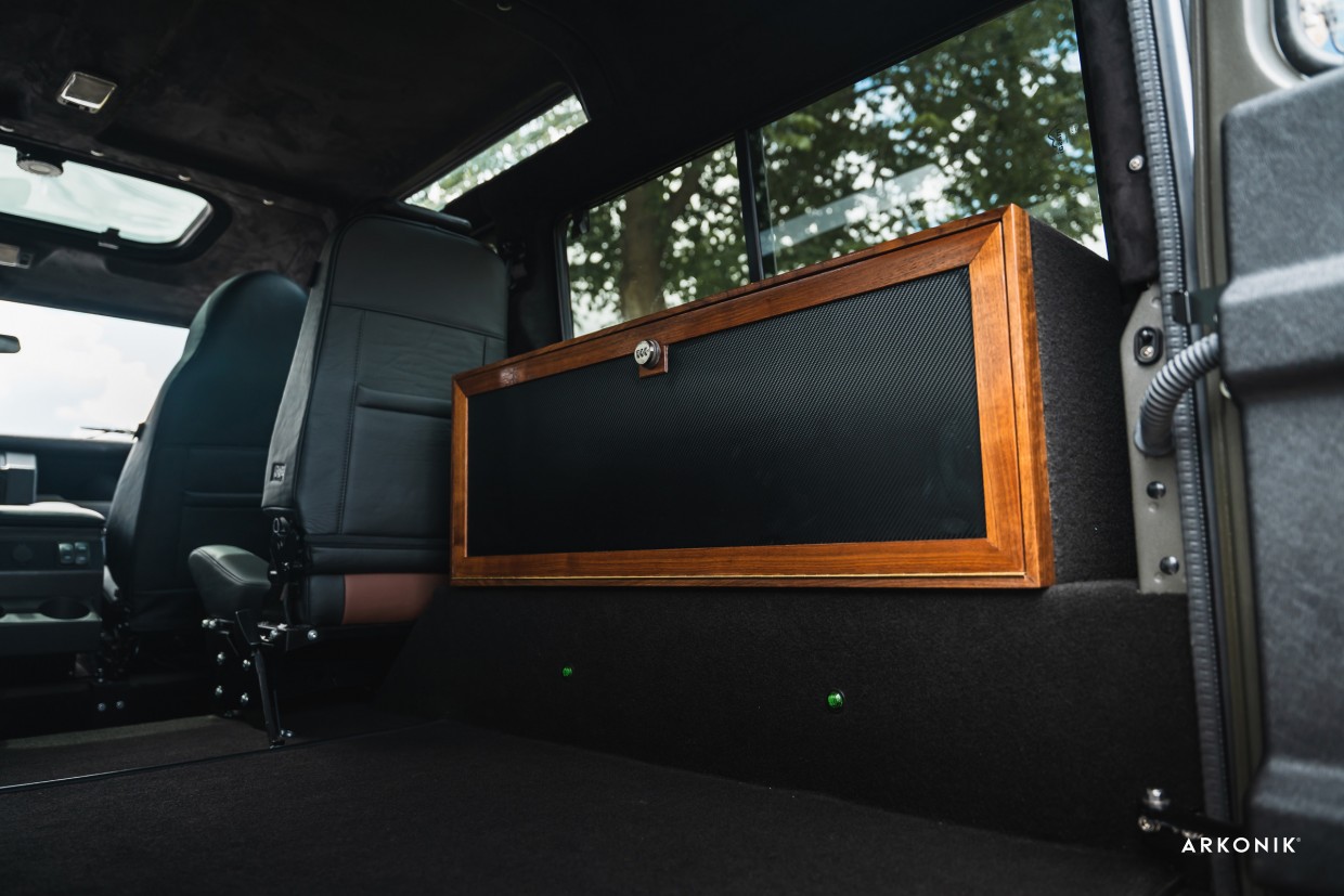 Arkonik Revolver Land Rover Defender | The Coolector