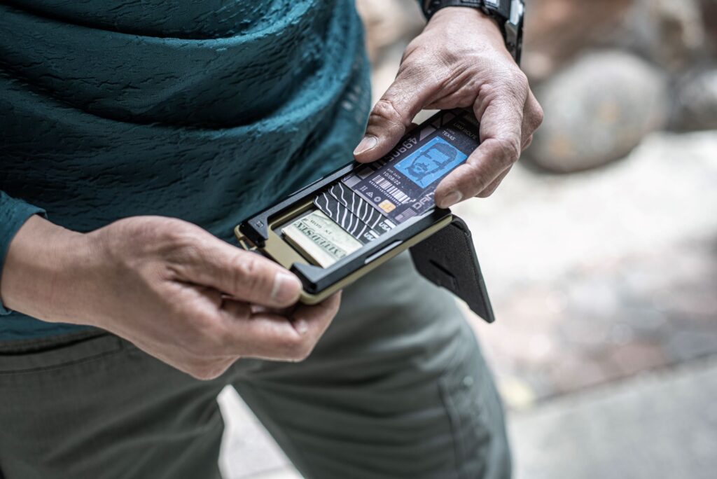 DANGO M1 LITE Wallet | The Coolector