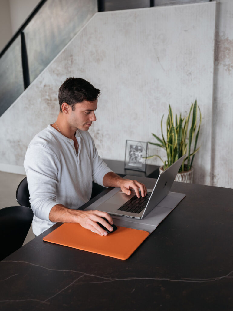 OrbitKey Hybrid Laptop Sleeve | The Coolector