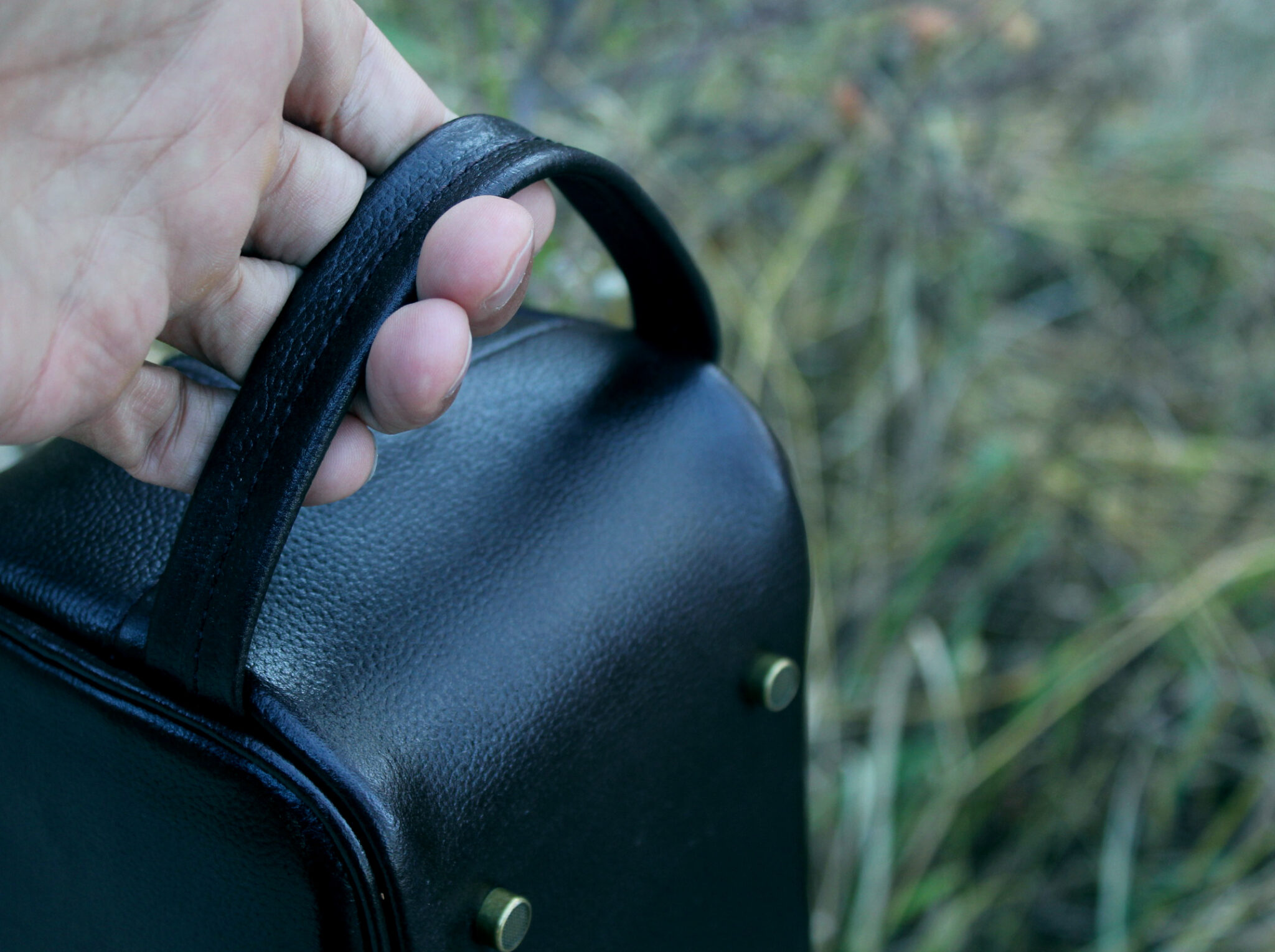 Sarlag Waterproof Yak Leather Toiletry Bag | The Coolector