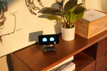 LOOI Desktop Robot | The Coolector