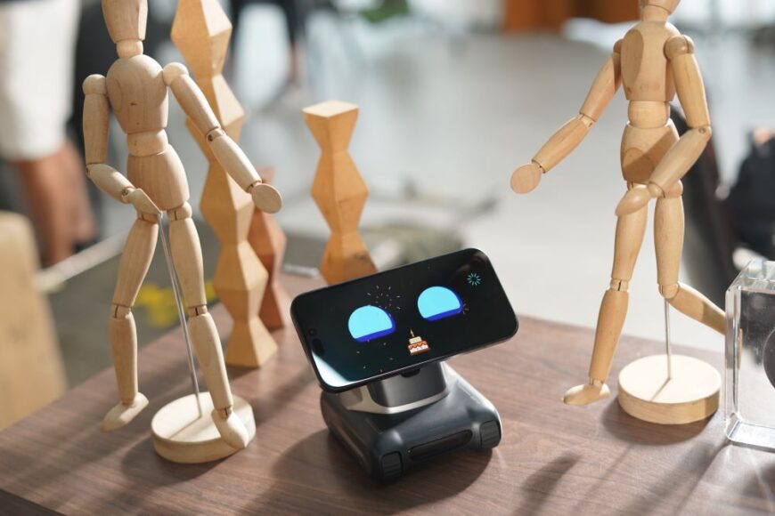LOOI Desktop Robot | The Coolector