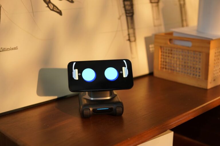 LOOI Desktop Robot | The Coolector