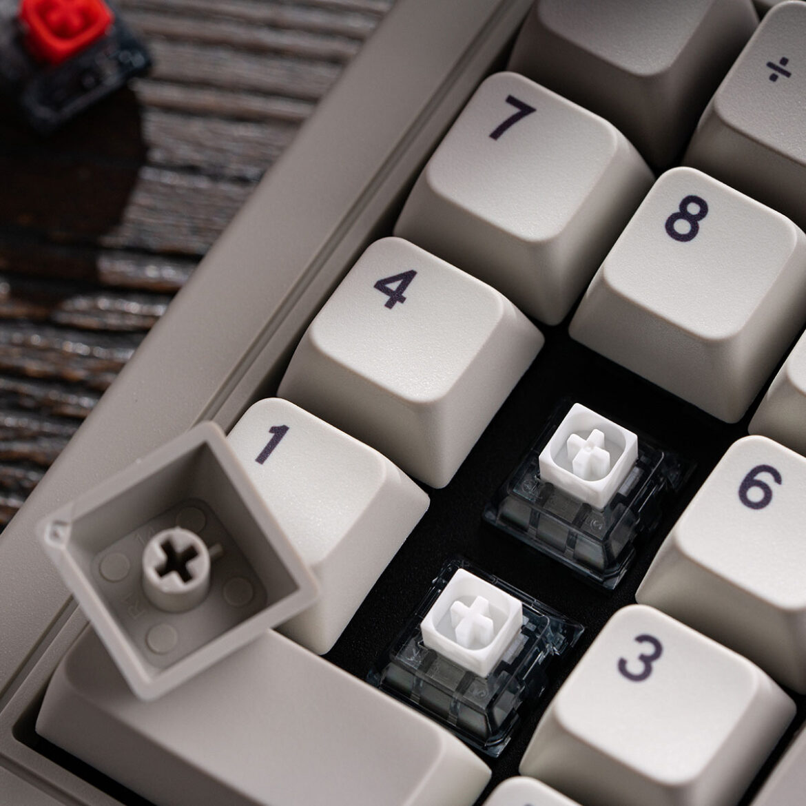 8BitDo Retro 18 Mechanical Numpad | The Coolector