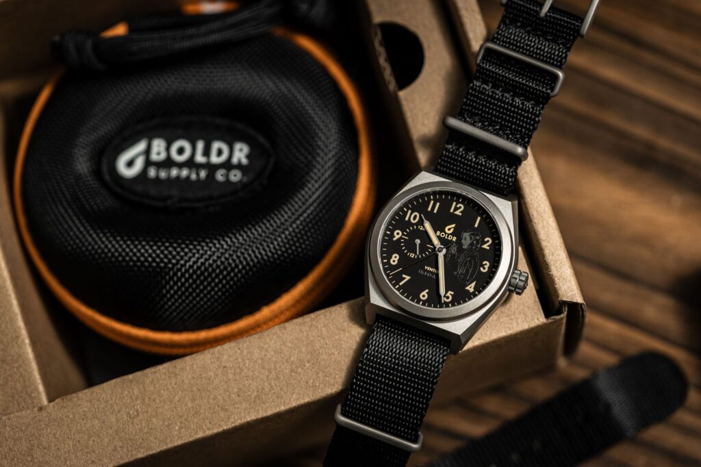 BOLDR Venture UN.DARK Watch | The Coolector
