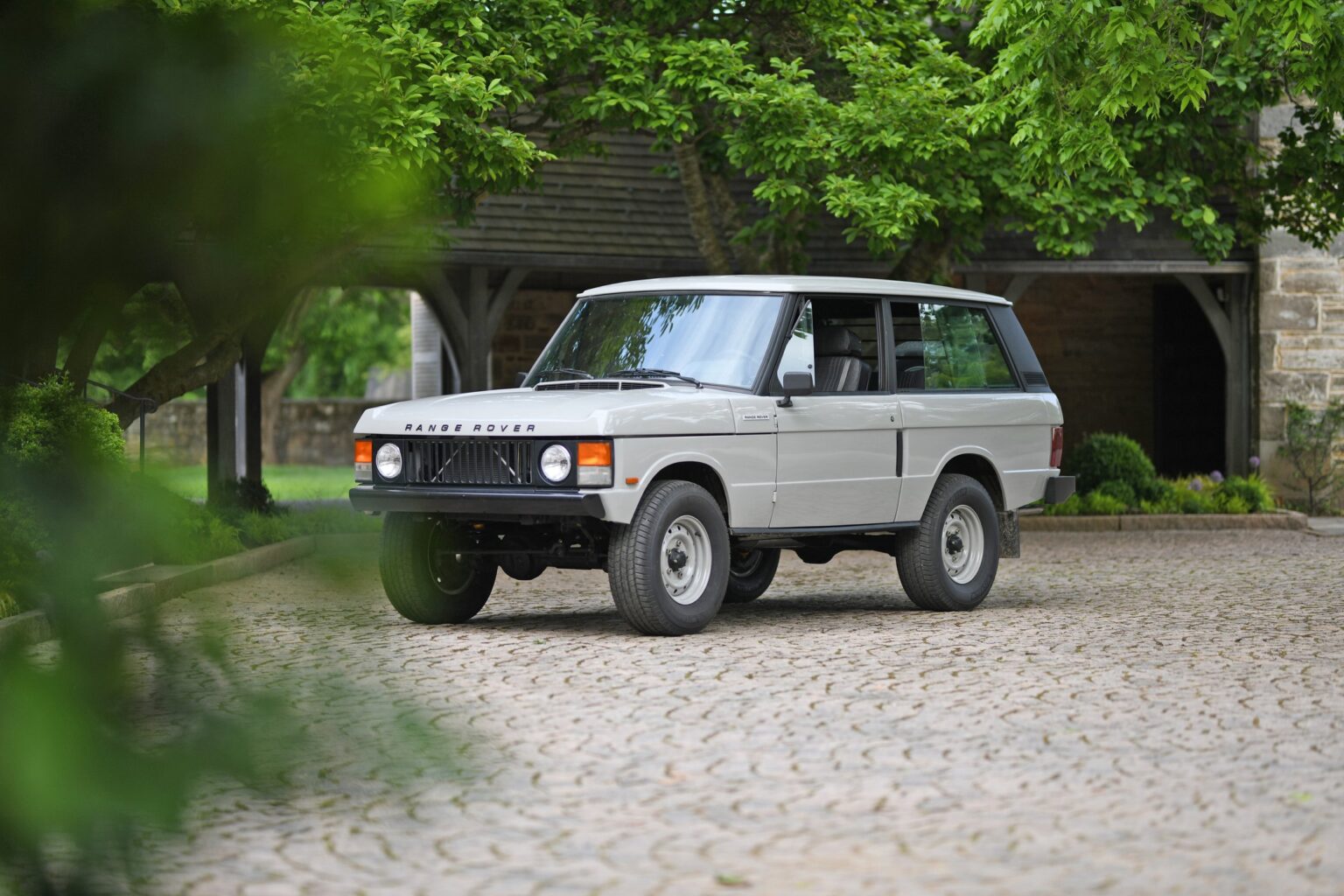 Commonwealth Classics 1988 Land Rover, Range Rover Classic | The Coolector