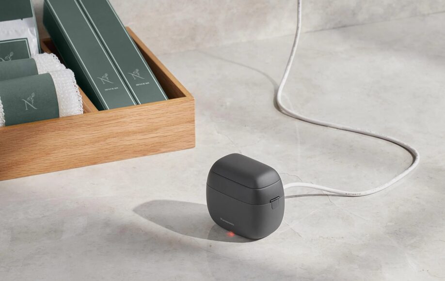 Panasonic ARC5 PALM-sized 5-Blade Electric Luxury Shaver | The Coolector